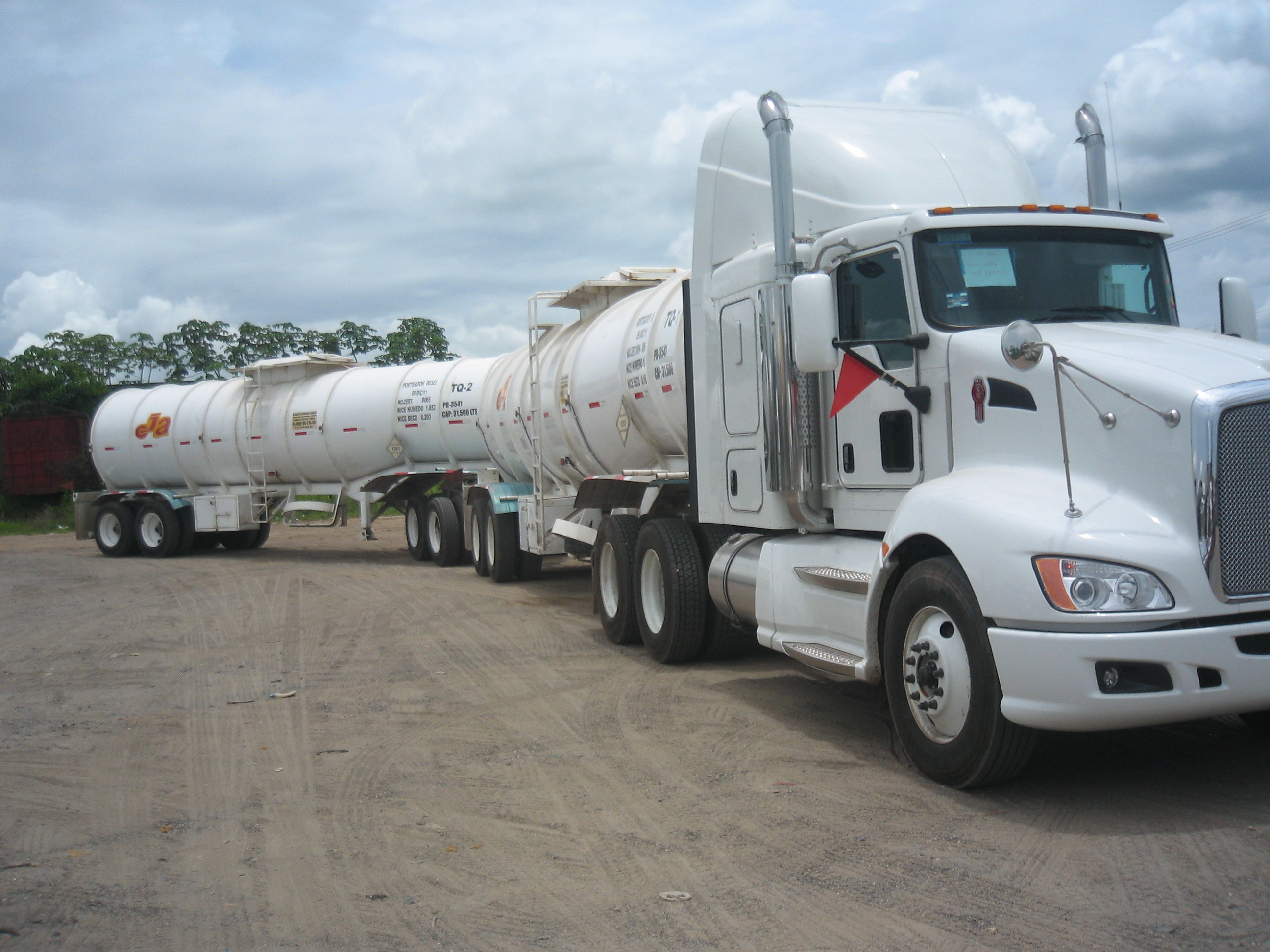 Servicios - AUTOTANQUES CJA