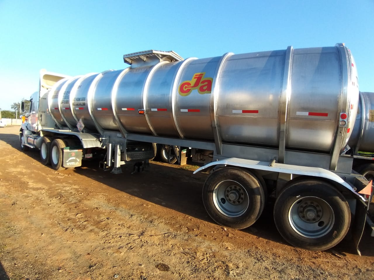 Servicios - AUTOTANQUES CJA