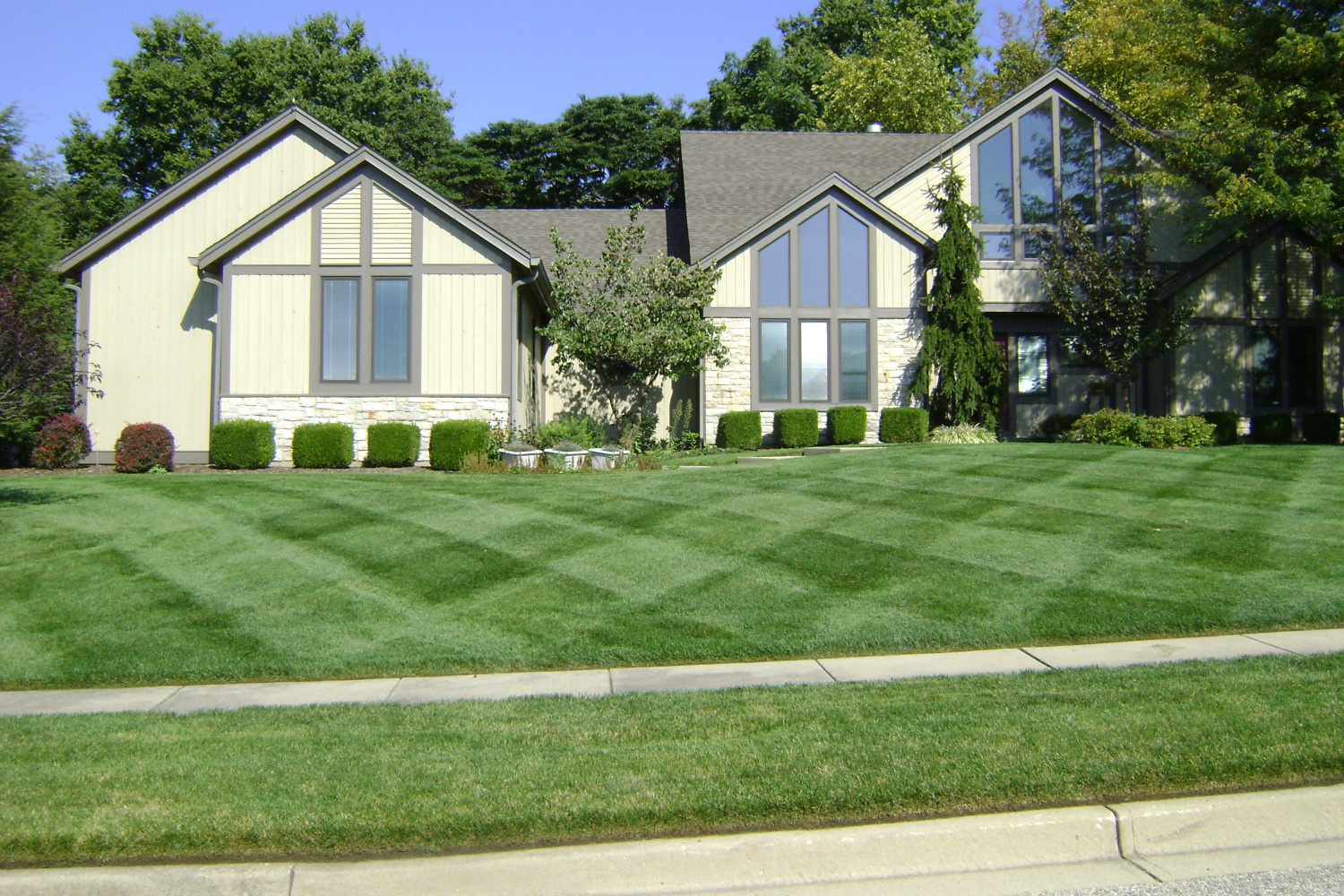 Perry Lawn & Landscape - Mowing